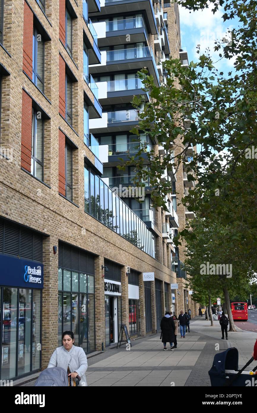High rise apartment block in woolwich london 2021 Stock Photo - Alamy