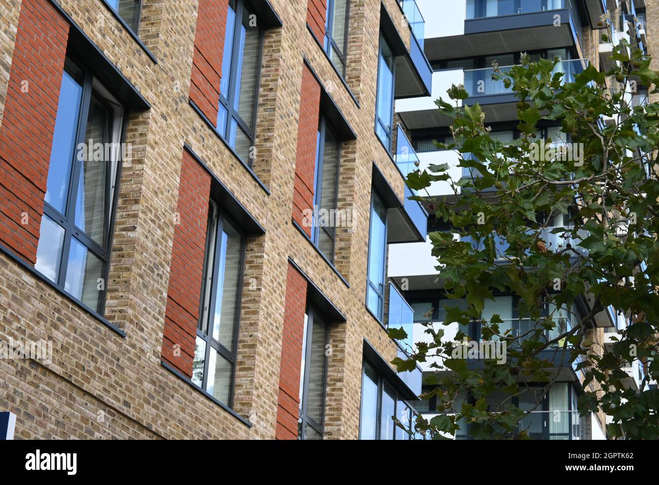 High rise apartment block in woolwich london 2021 Stock Photo - Alamy