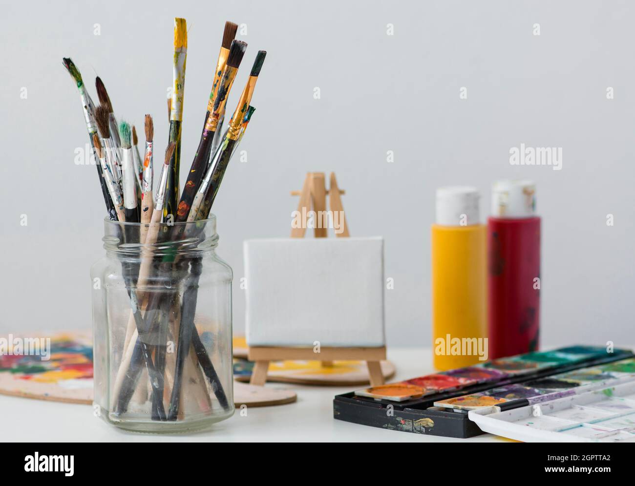 The Artist props on table Stock Photo - Alamy
