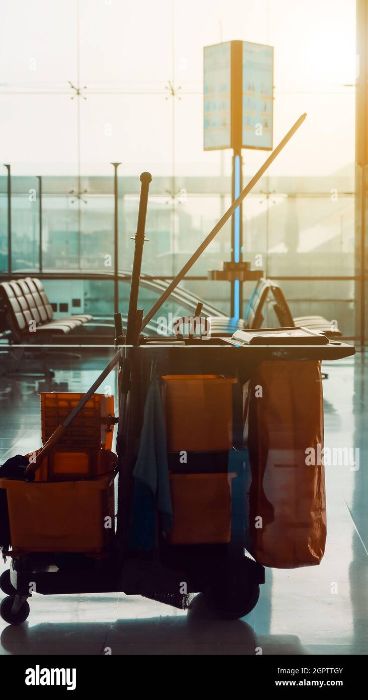 Airport cleaning hi-res stock photography and images - Alamy