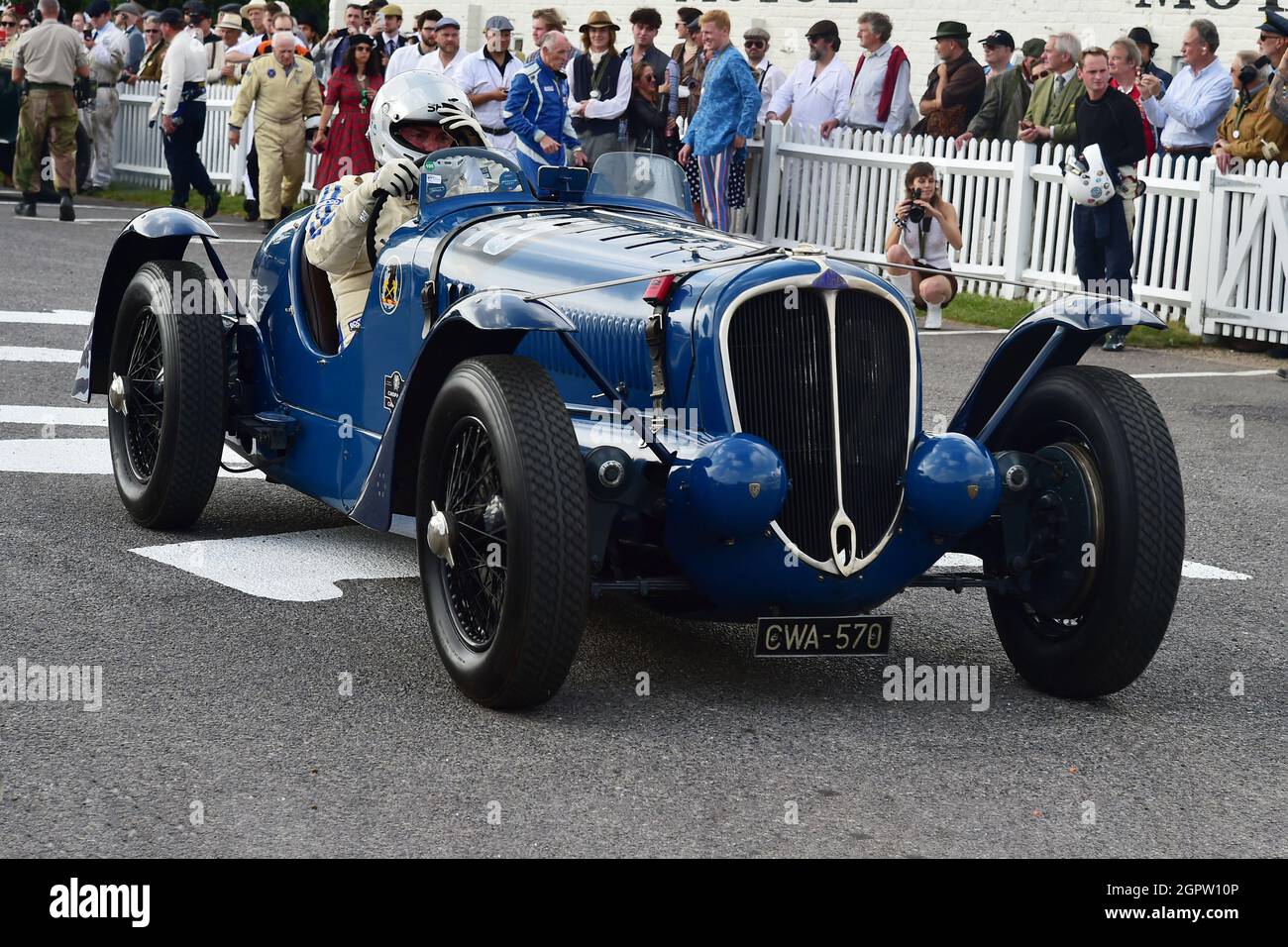 Vintage racing car and driver hi-res stock photography and images - Alamy