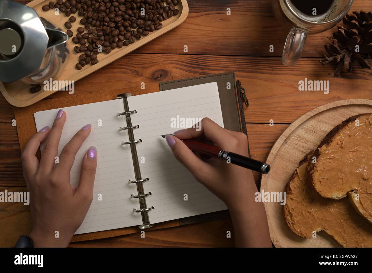 Overhead view female barista hi-res stock photography and images - Alamy