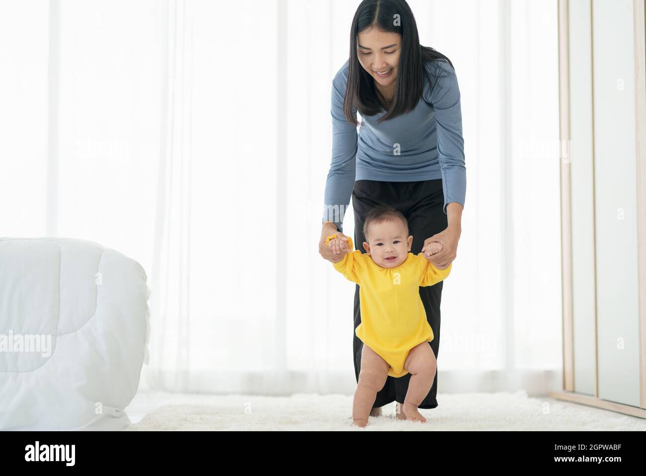 Baby takes her first steps hi-res stock photography and images - Alamy