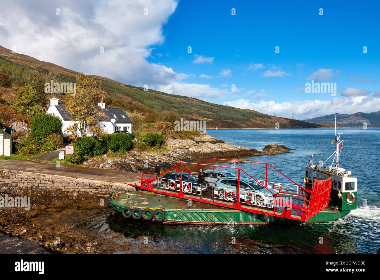 GLENELG KYLE RHEA SCOTLAND GLENACHULISH FERRY SKYE SLIPWAY CARS LOADED ...