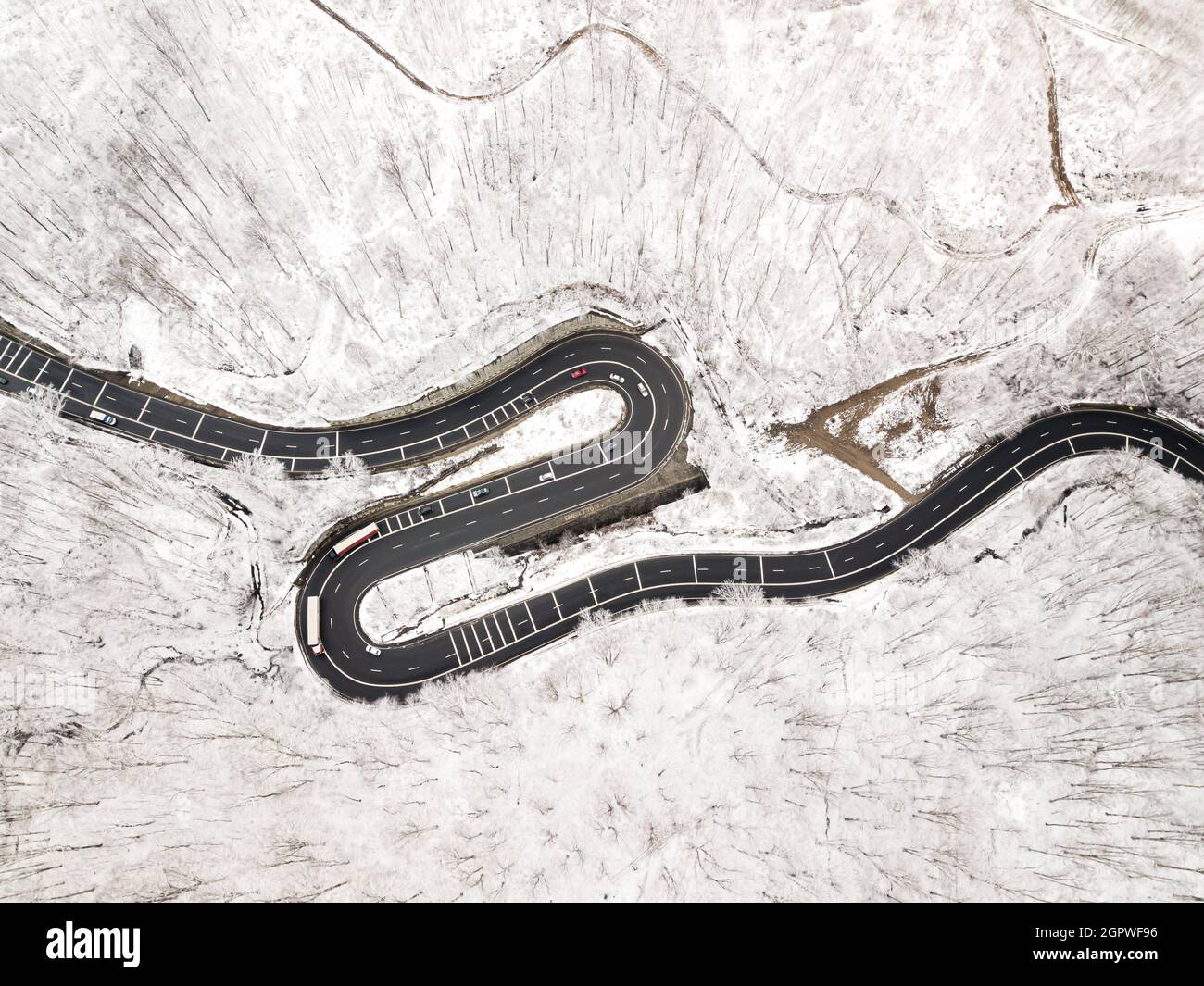 Curvy road snowy forest hi-res stock photography and images - Alamy