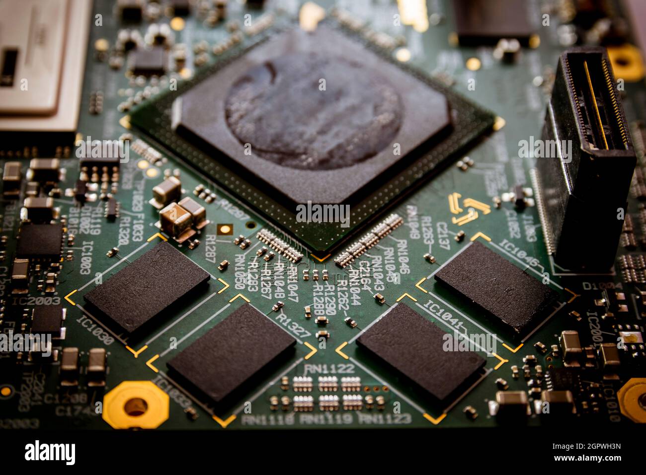 Silicon chips on circuit board hi-res stock photography and images - Alamy