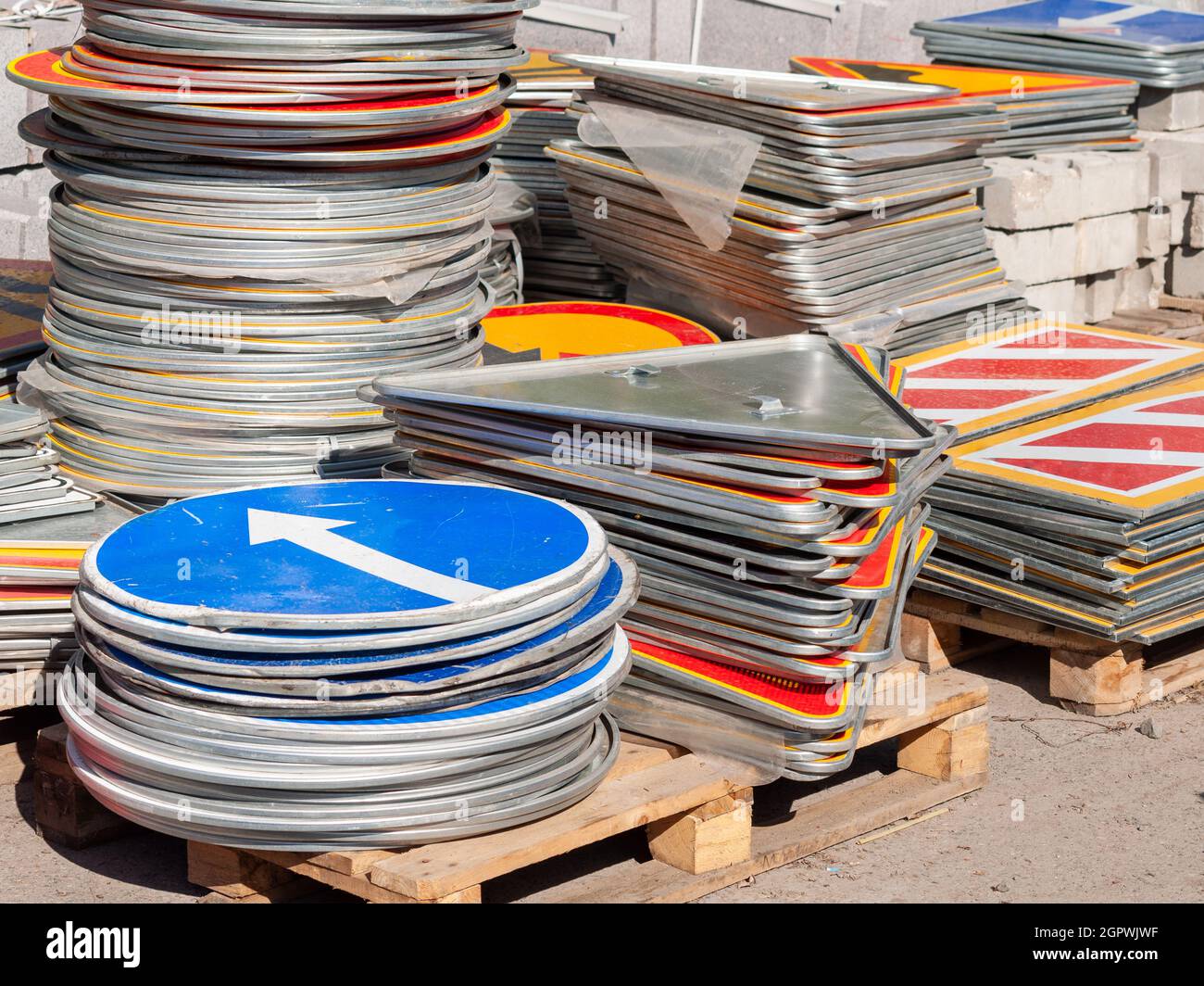 Multi directional sign hi-res stock photography and images - Alamy