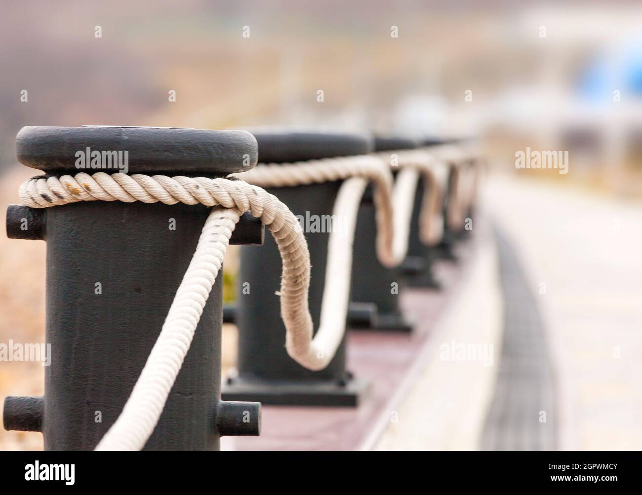Bollards and white rope hi-res stock photography and images - Alamy