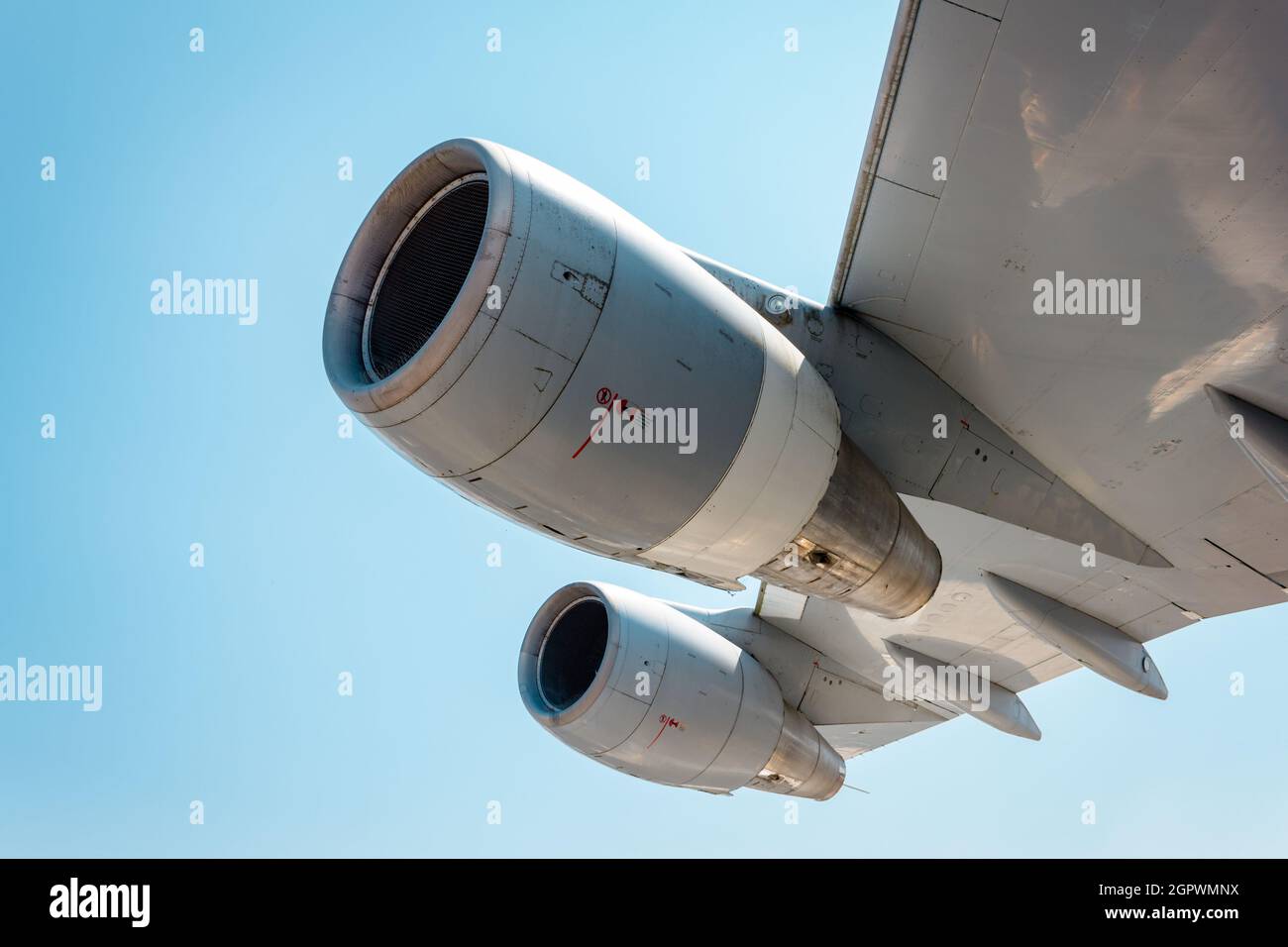 747 wing hi-res stock photography and images - Alamy