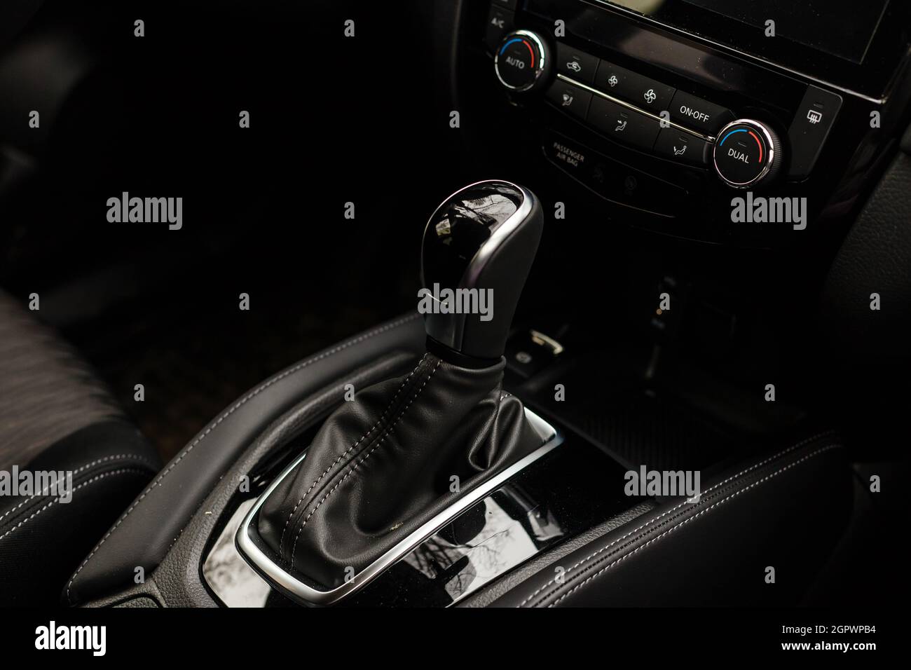 Gear shift handle in a modern car, closeup photo Stock Photo - Alamy
