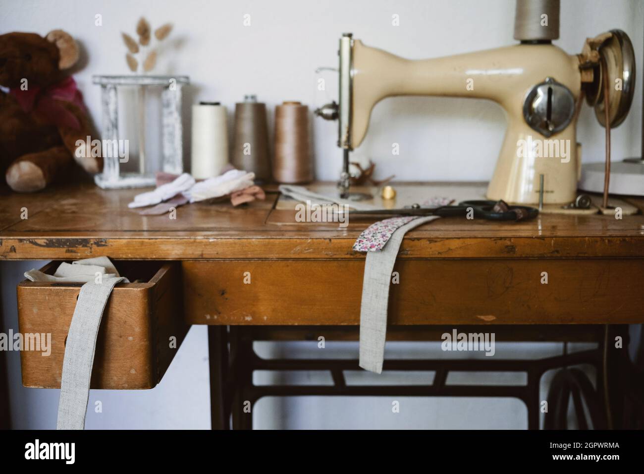 Sewing with ribbons hi-res stock photography and images - Alamy