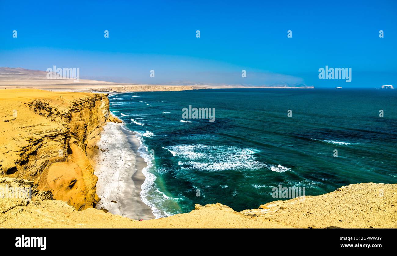 Landscape of Paracas National Reserve in Peru Stock Photo - Alamy