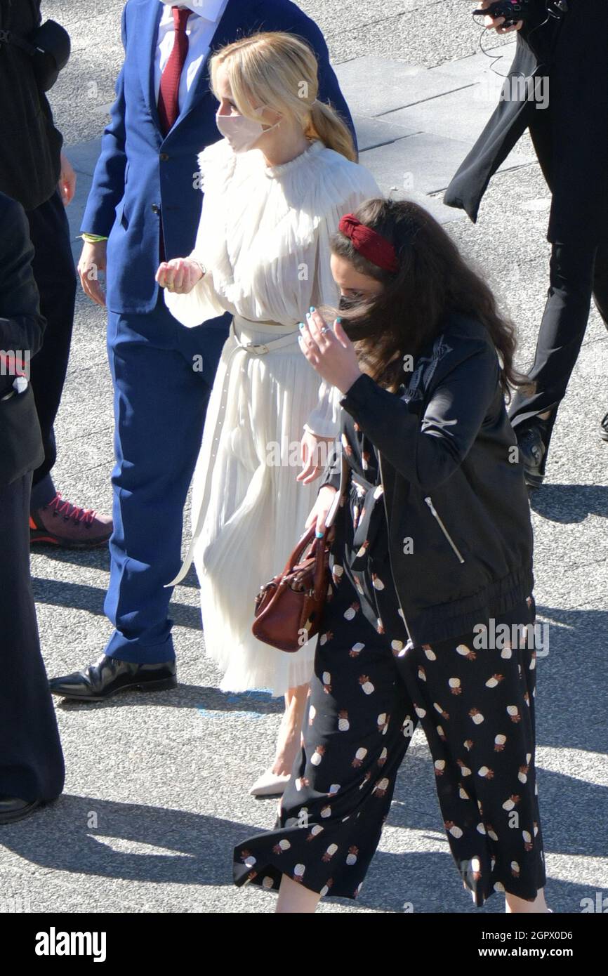 Gillian anderson the fall hi-res stock photography and images - Alamy