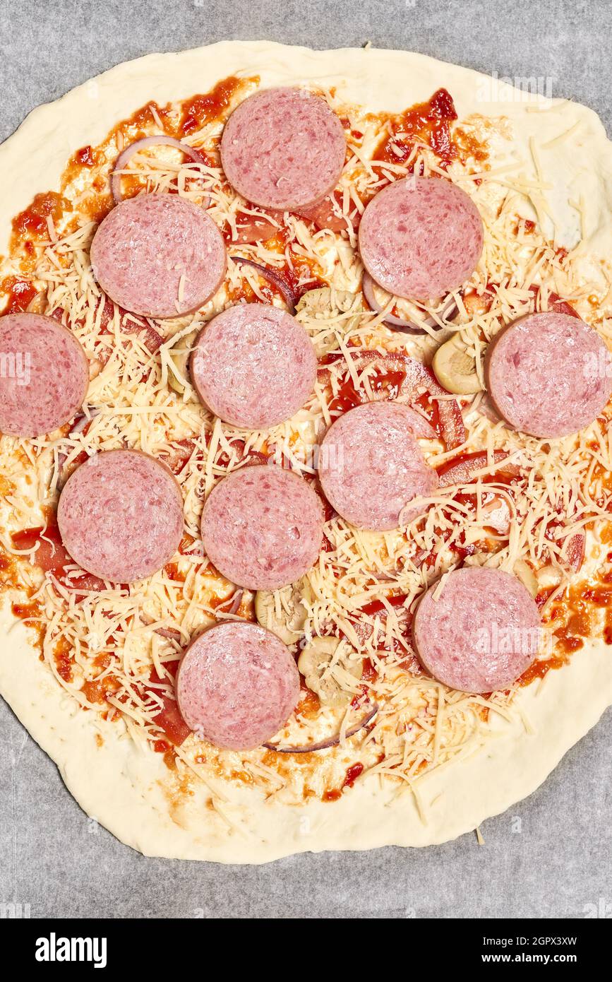 Process of making homemade pizza Stock Photo - Alamy