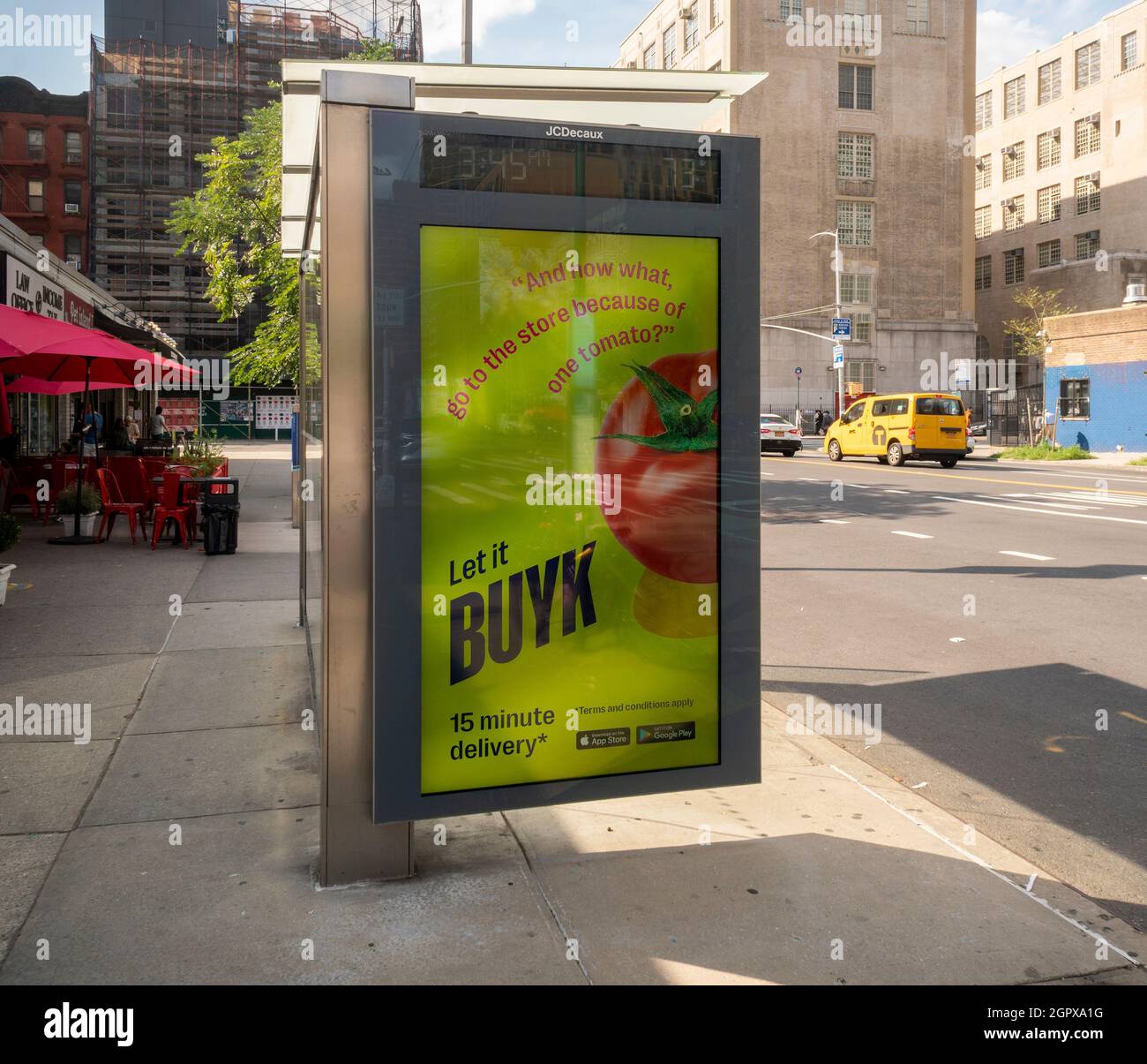 New york city bus shelter hi-res stock photography and images - Alamy