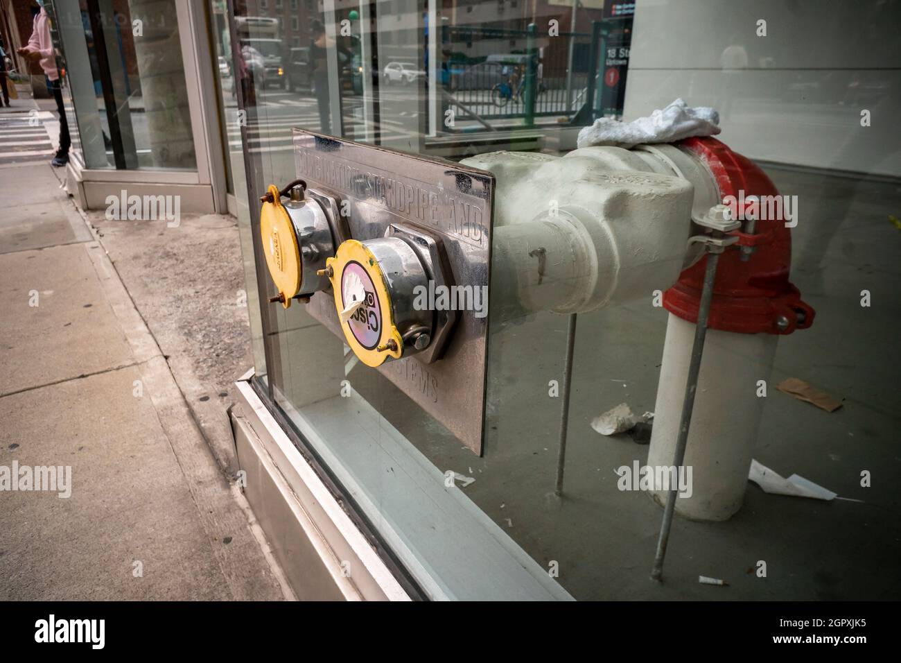 Standpipe passes through glass window in New York on Thursday ...