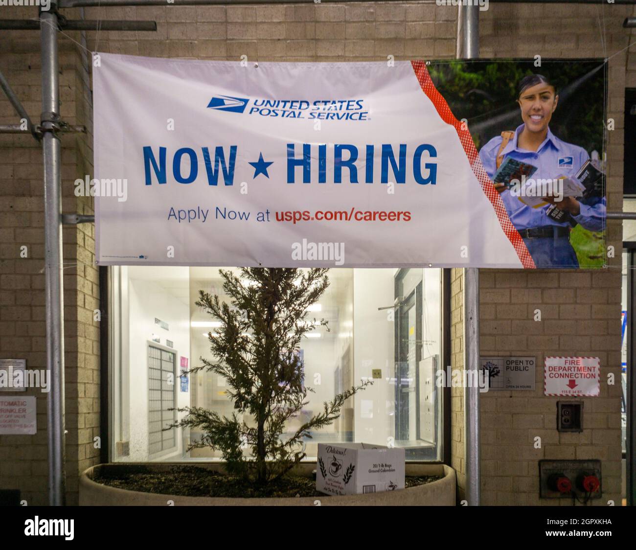 Usps employees hi-res stock photography and images - Alamy
