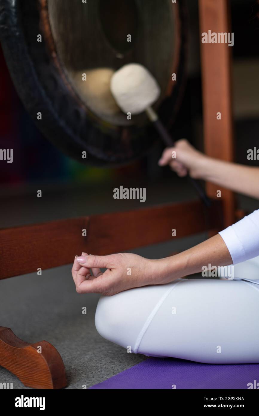 Hand gong hi-res stock photography and images - Alamy