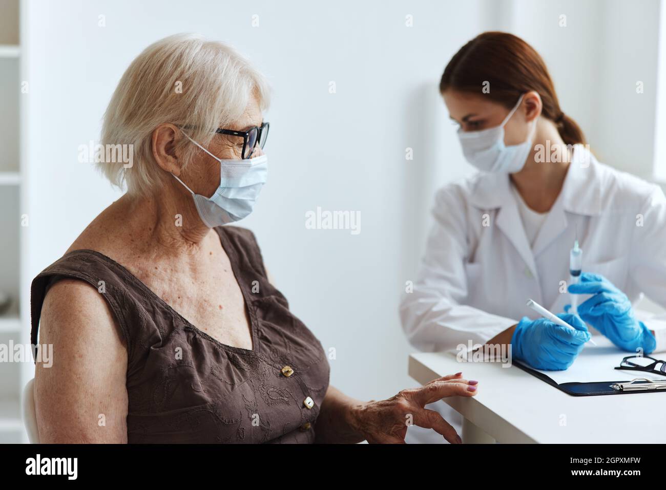 doctor with a syringe patient injection health care Stock Photo - Alamy