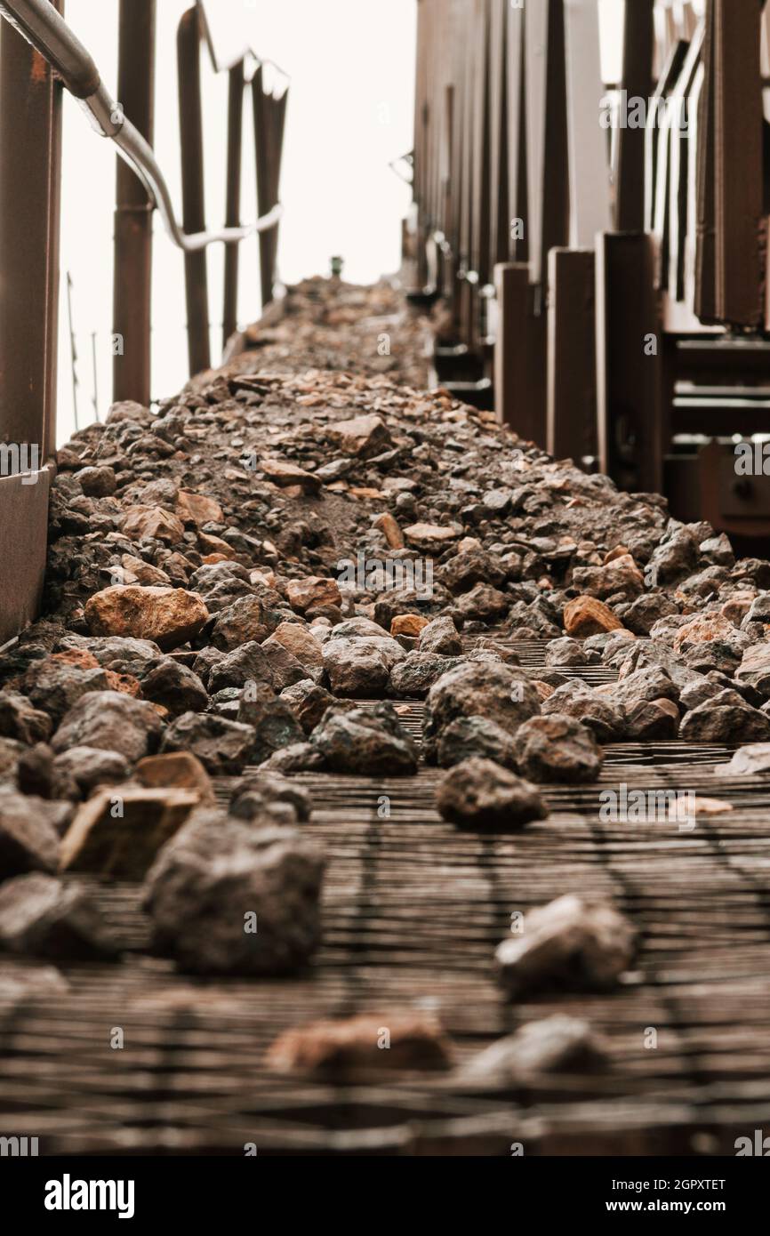Industrial conveyor belt for the transfer of raw materials from the ...