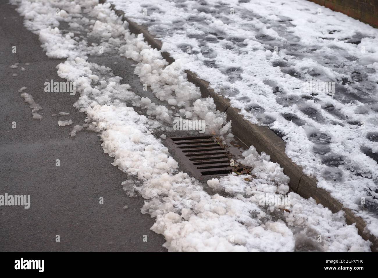 Pavement blocked hi-res stock photography and images - Alamy