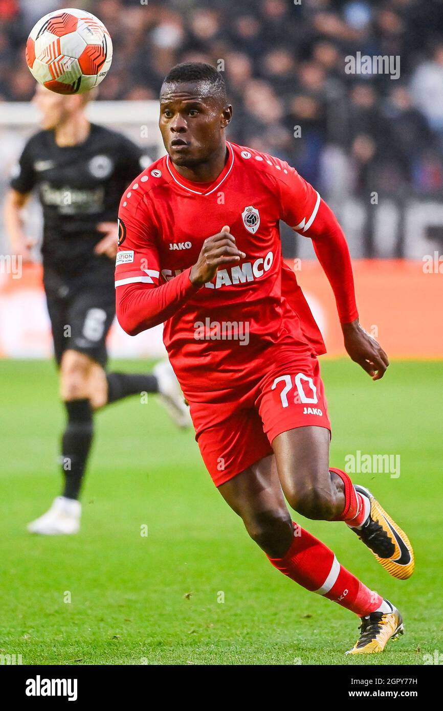 Mbwana samatta frankfurt hi-res stock photography and images - Alamy