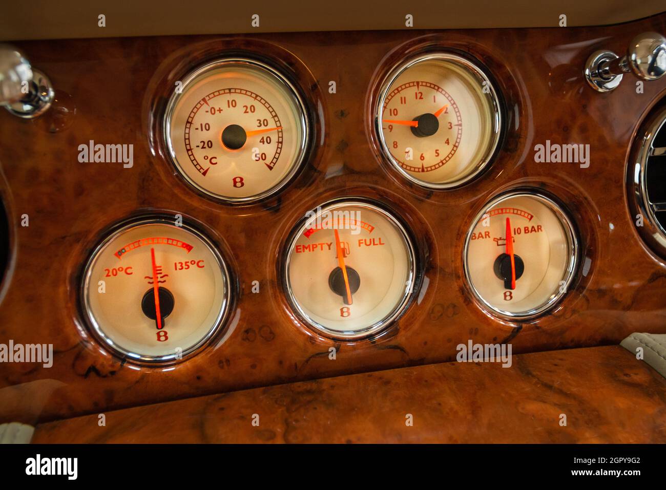 Dashboard instruments in a 2006 Bentley Arnage R Mulliner 6.76 V8 Twin ...