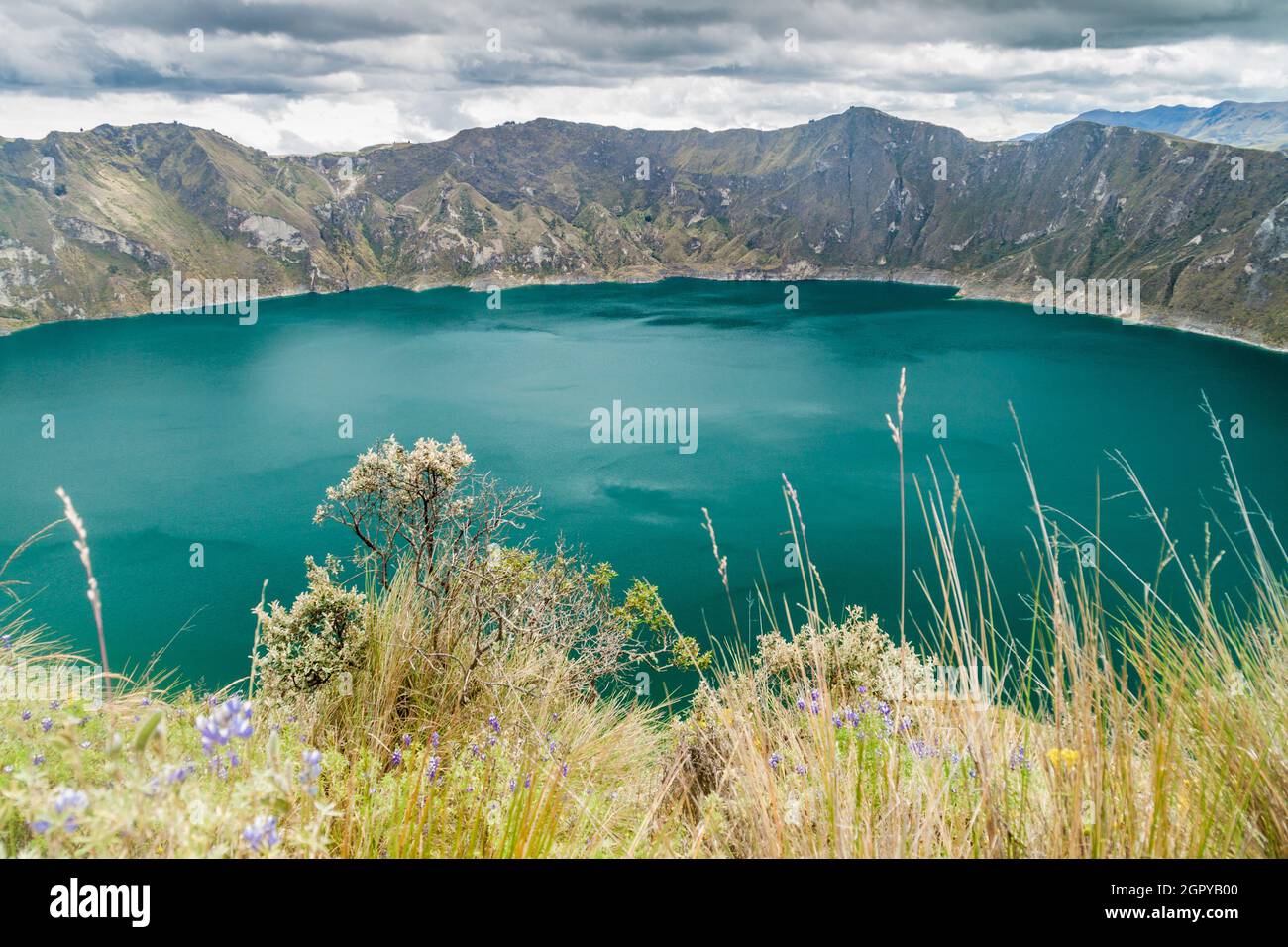 Laguna Quilotoa - volcanic crater lake in Ecuador Stock Photo - Alamy