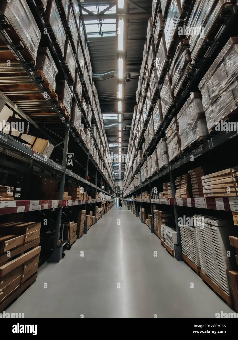 Hanger factory warehouse hi-res stock photography and images - Alamy