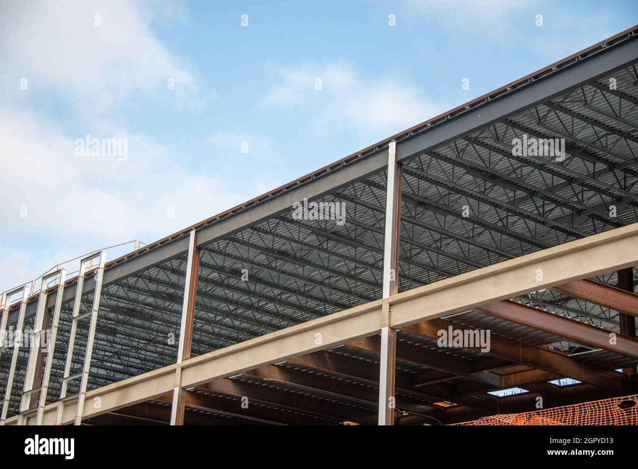 Steel frame beams hi-res stock photography and images - Alamy