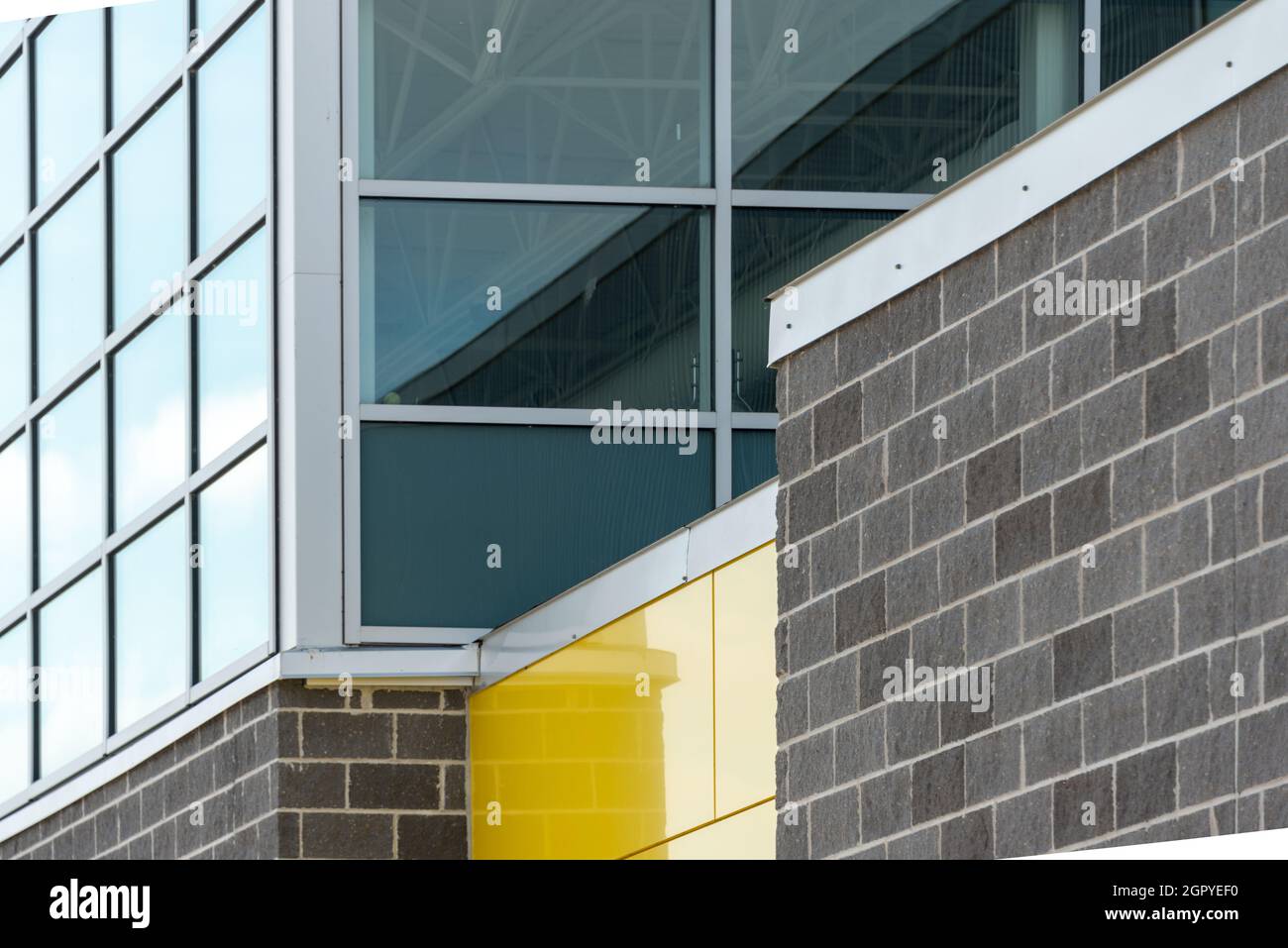 Glass corner building hi-res stock photography and images - Alamy