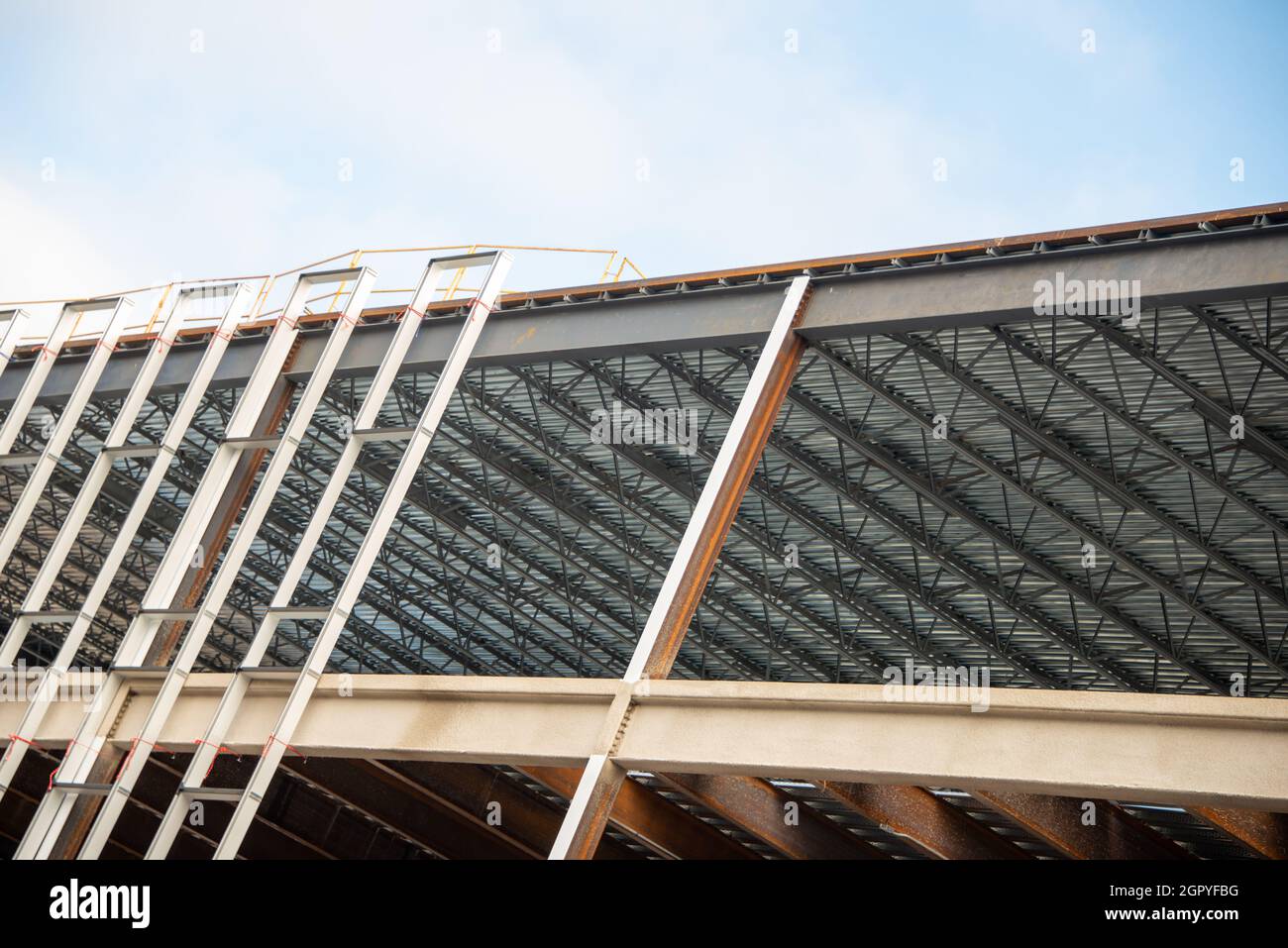 Lifting steel beams hi-res stock photography and images - Alamy