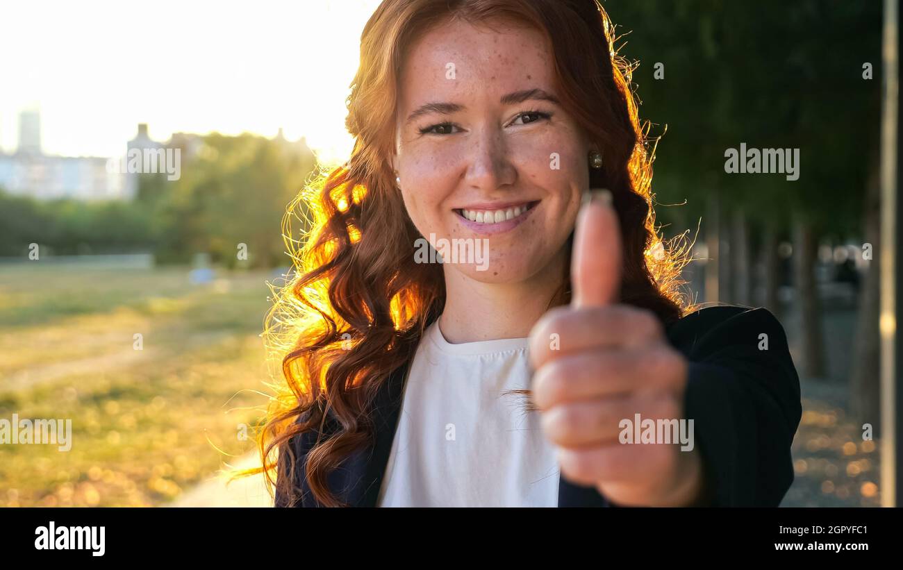 Thumbup hi-res stock photography and images - Alamy
