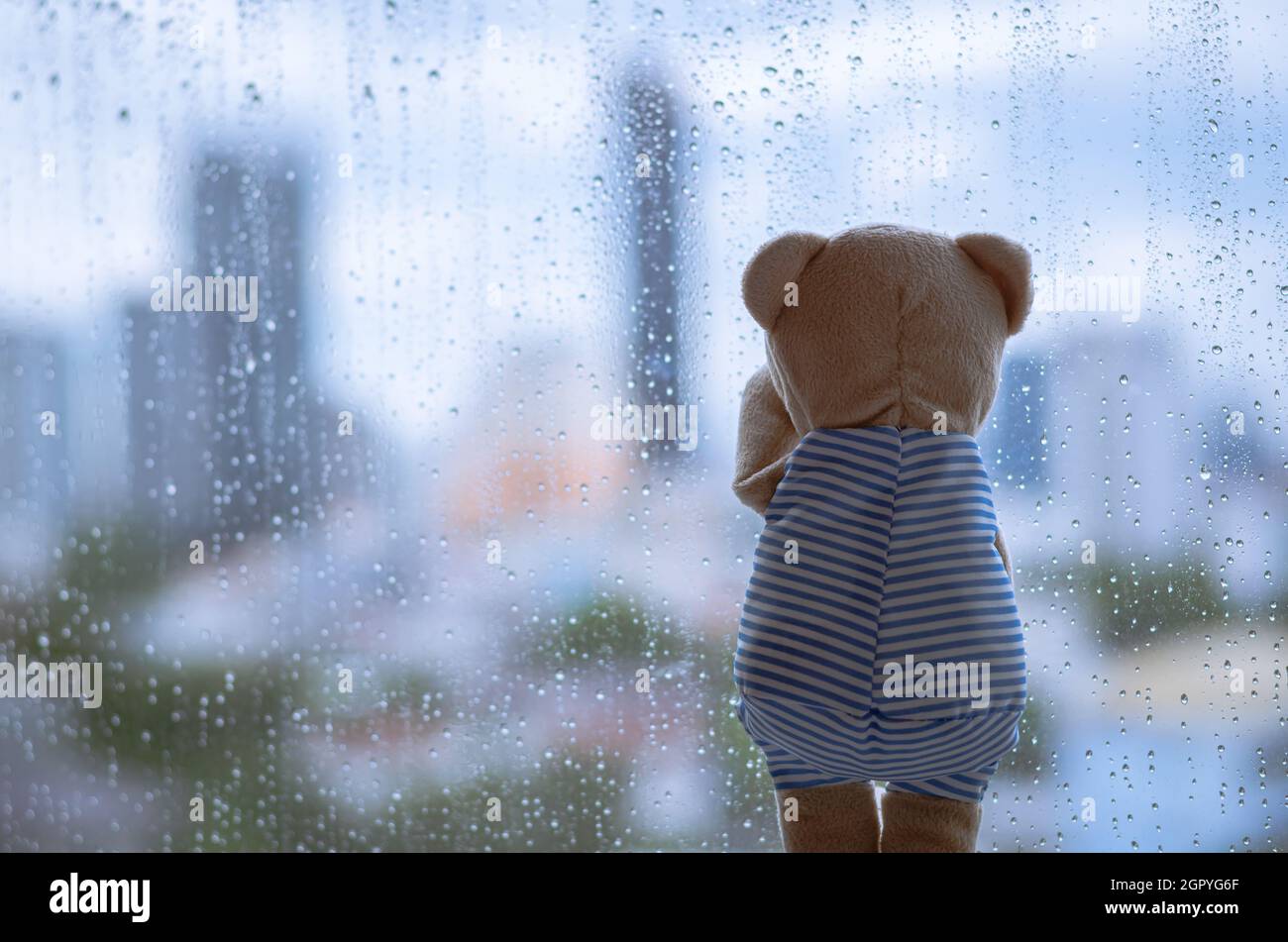 Crying teddy bear hi-res stock photography and images - Alamy