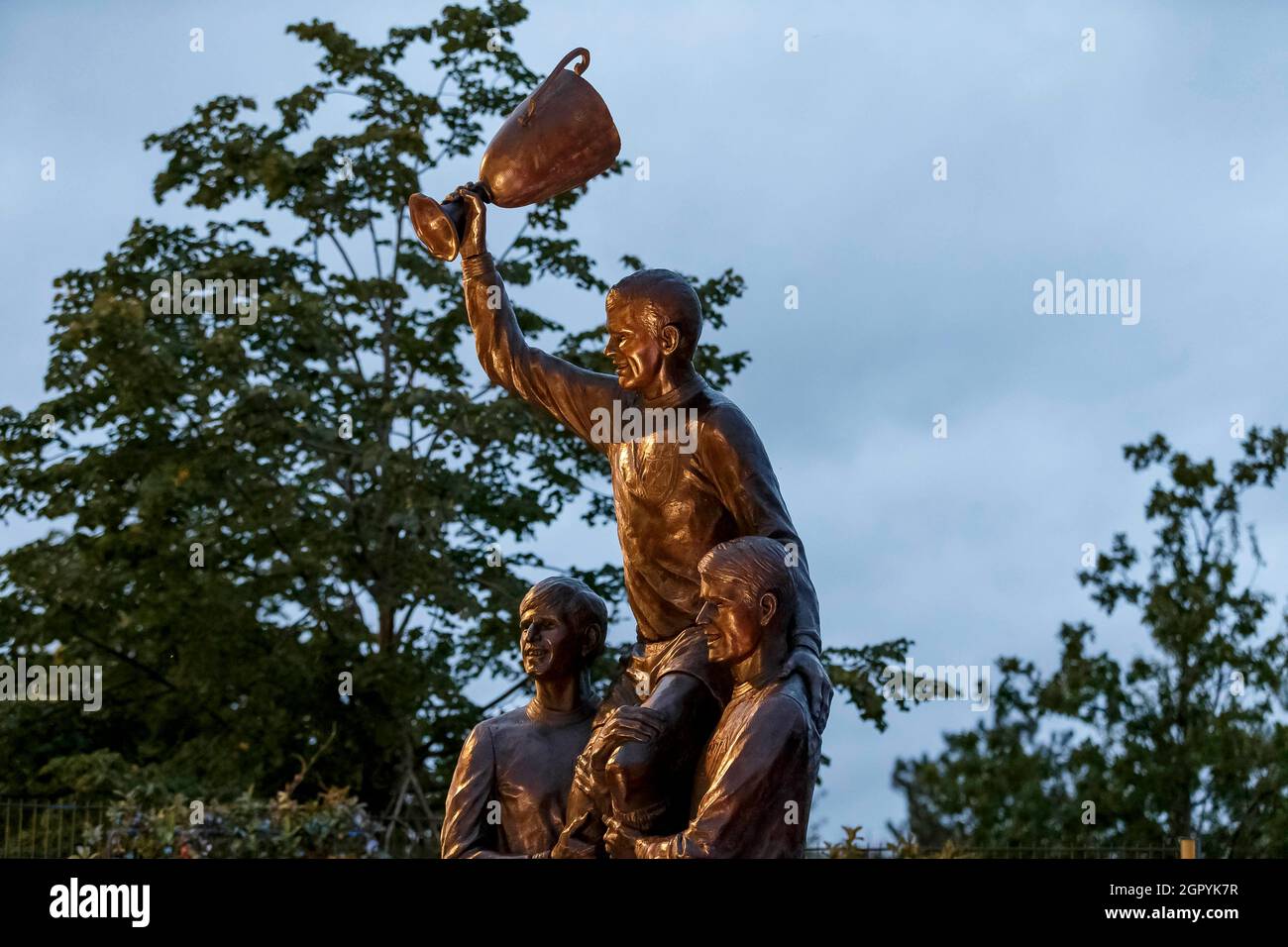 London, UK. 30th Sep, 2021. The new West Ham European Champions statue ...