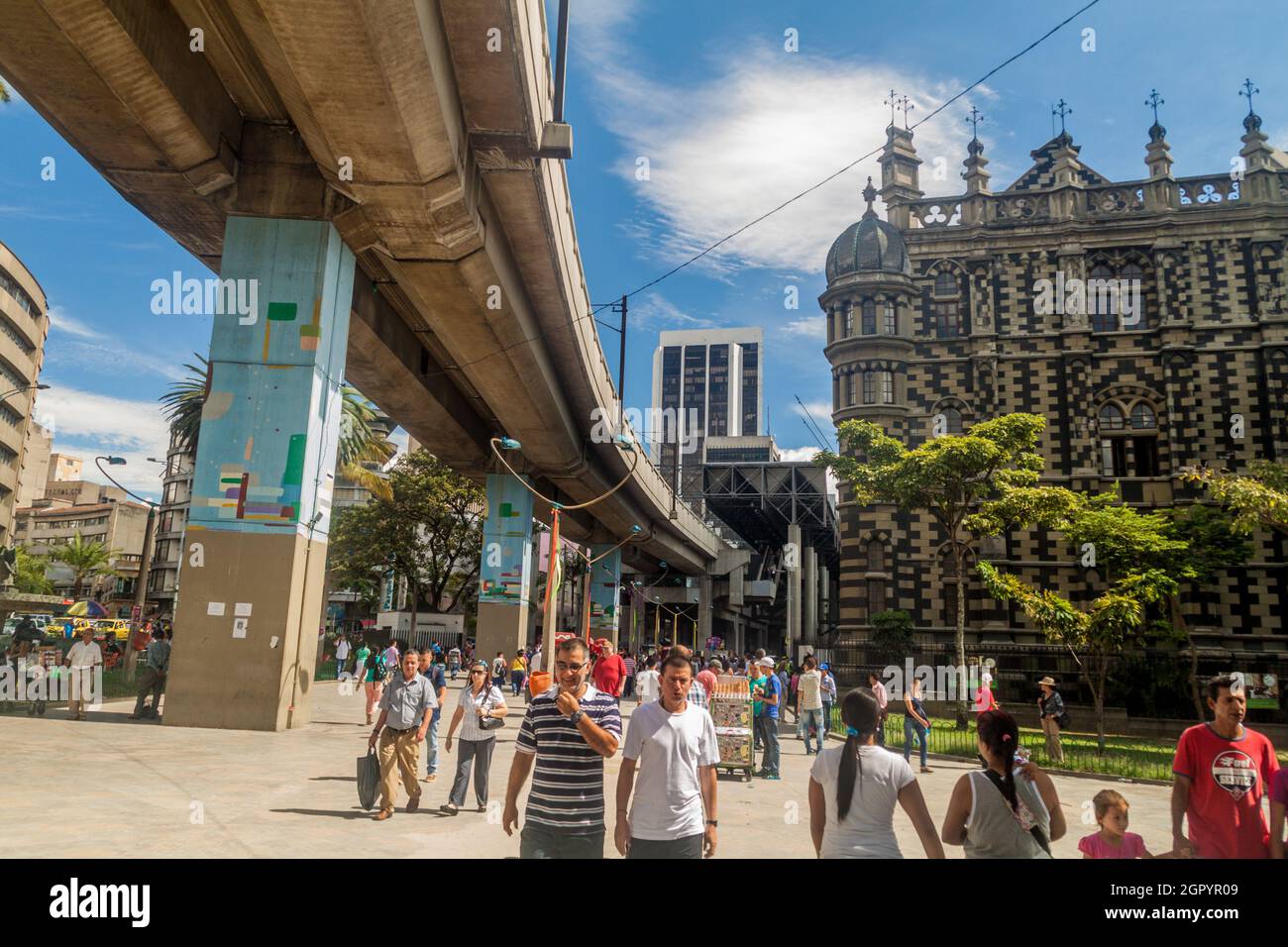 Elevated metro line hi-res stock photography and images - Alamy