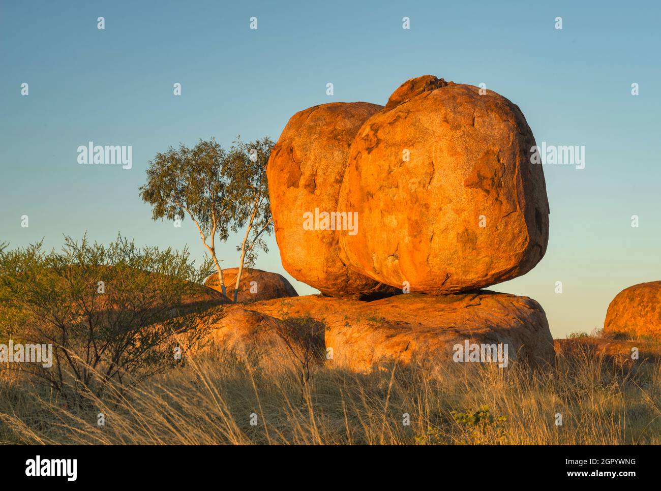 Huge boulders at Karlu Karlu or Devil’s Marbles conservation reserve in ...