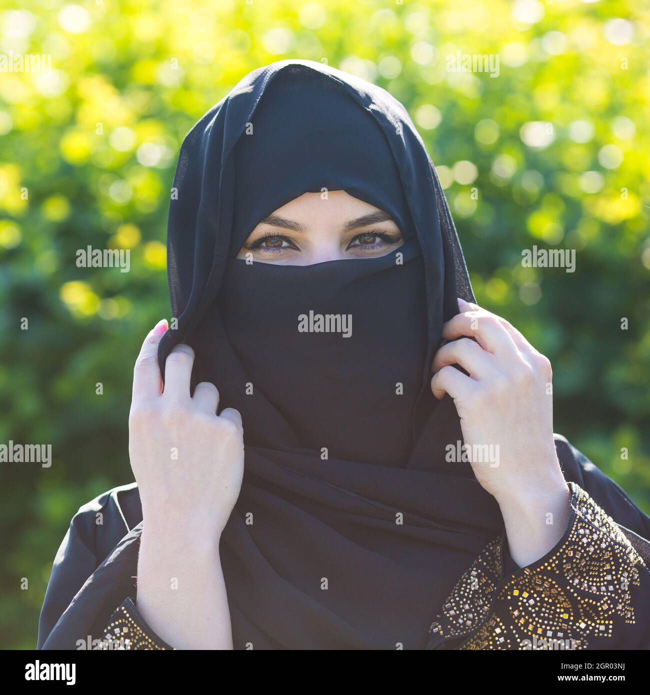 Arabic women with mask High Resolution Stock Photography and Images - Alamy