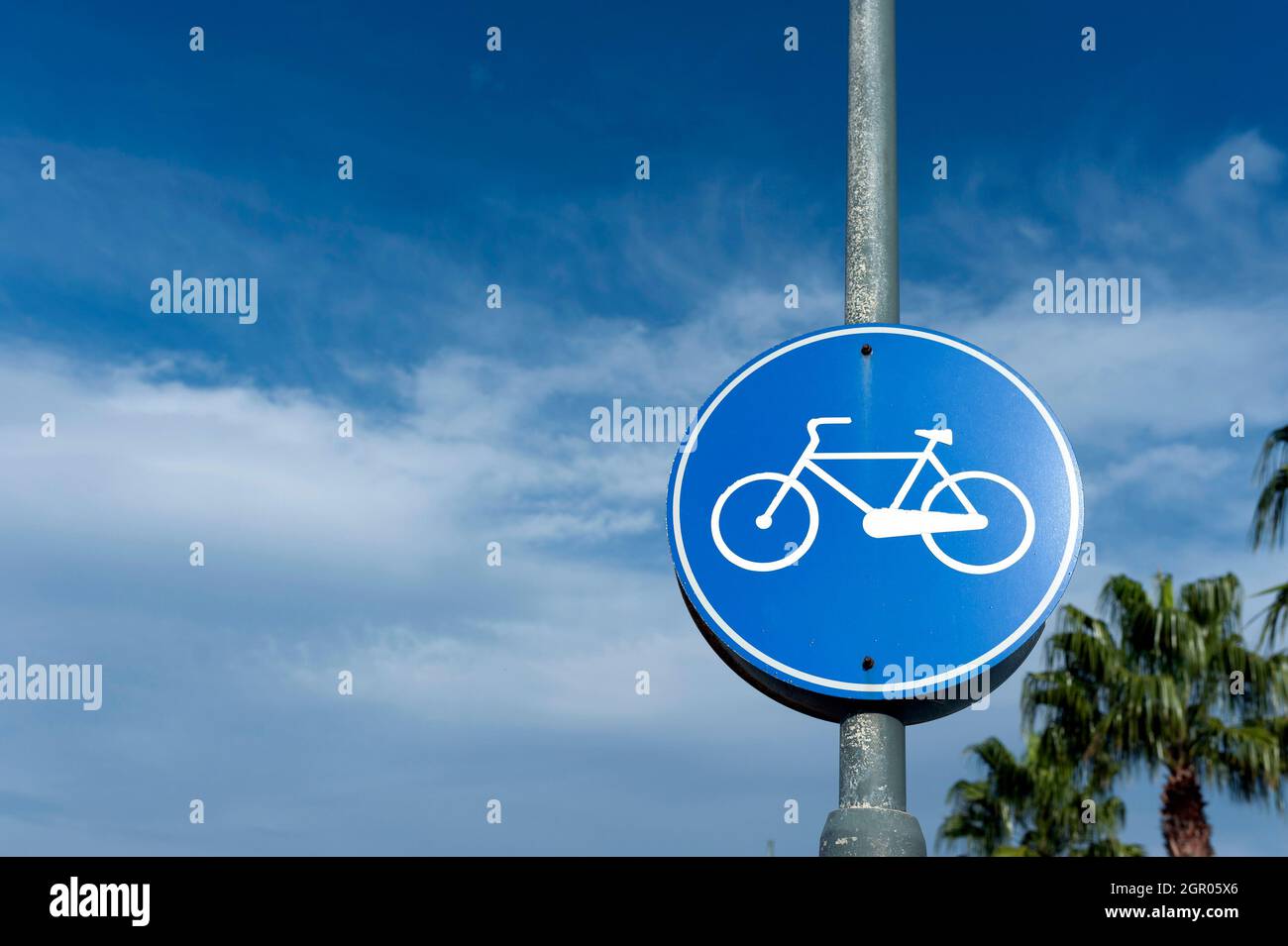 Bike path traffic sign Stock Photo - Alamy