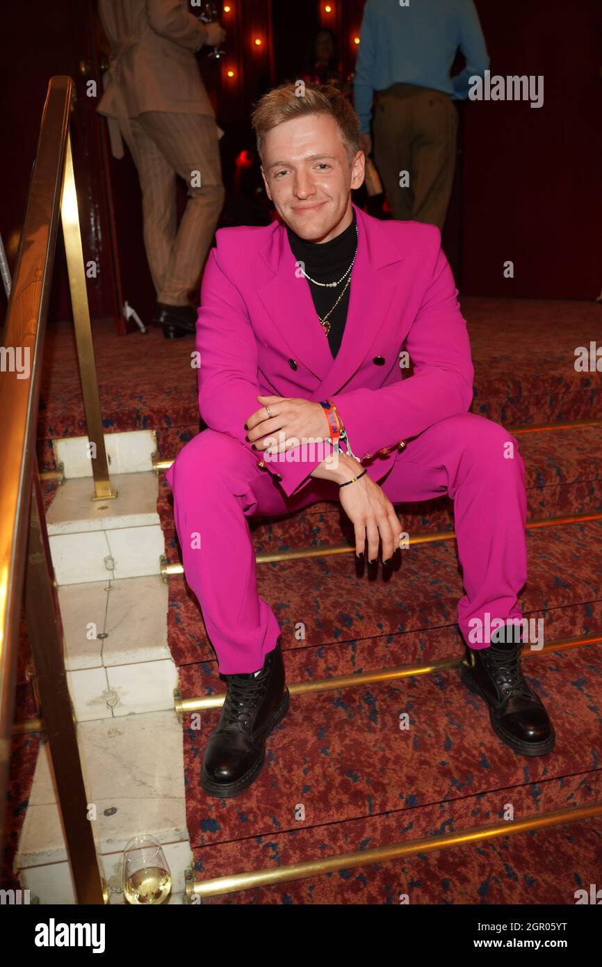 Berlin, Germany. 30th Sep, 2021. Actor Timur Bartels comes to the ...