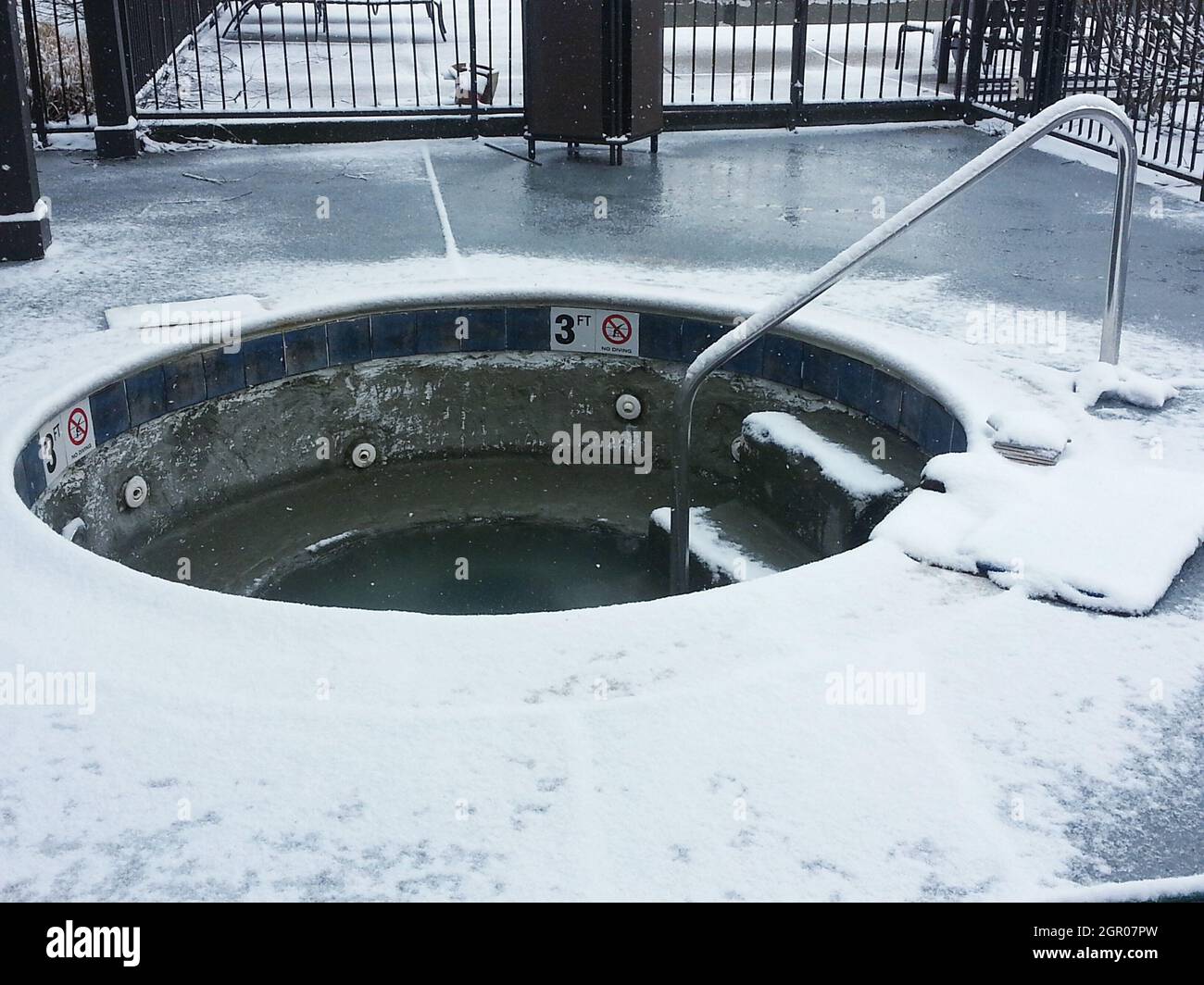 Closed jacuzzi hi-res stock photography and images - Alamy