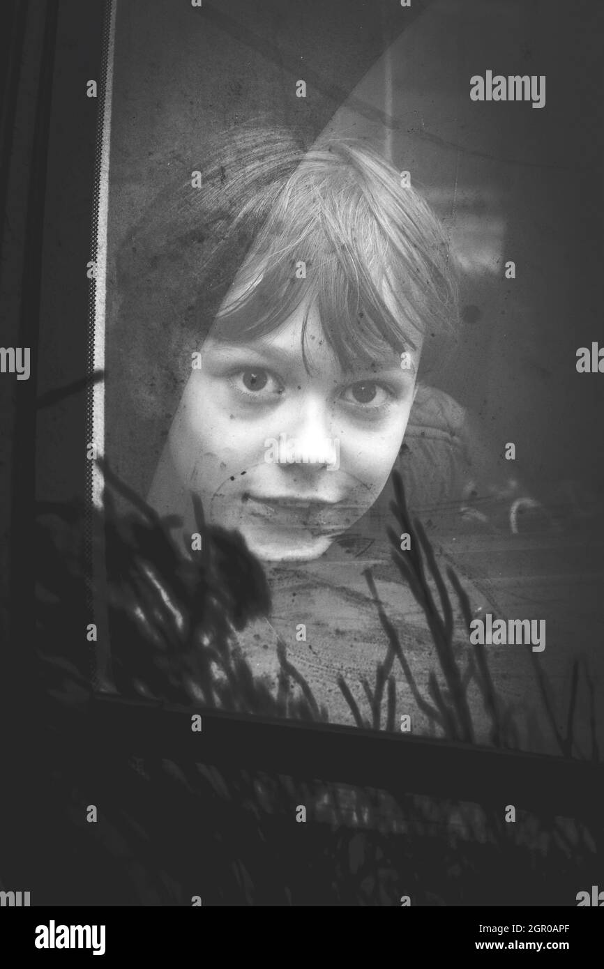 Boys face through glass hi-res stock photography and images - Alamy