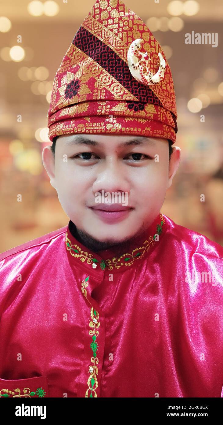 Traditional malay hat hi-res stock photography and images - Alamy