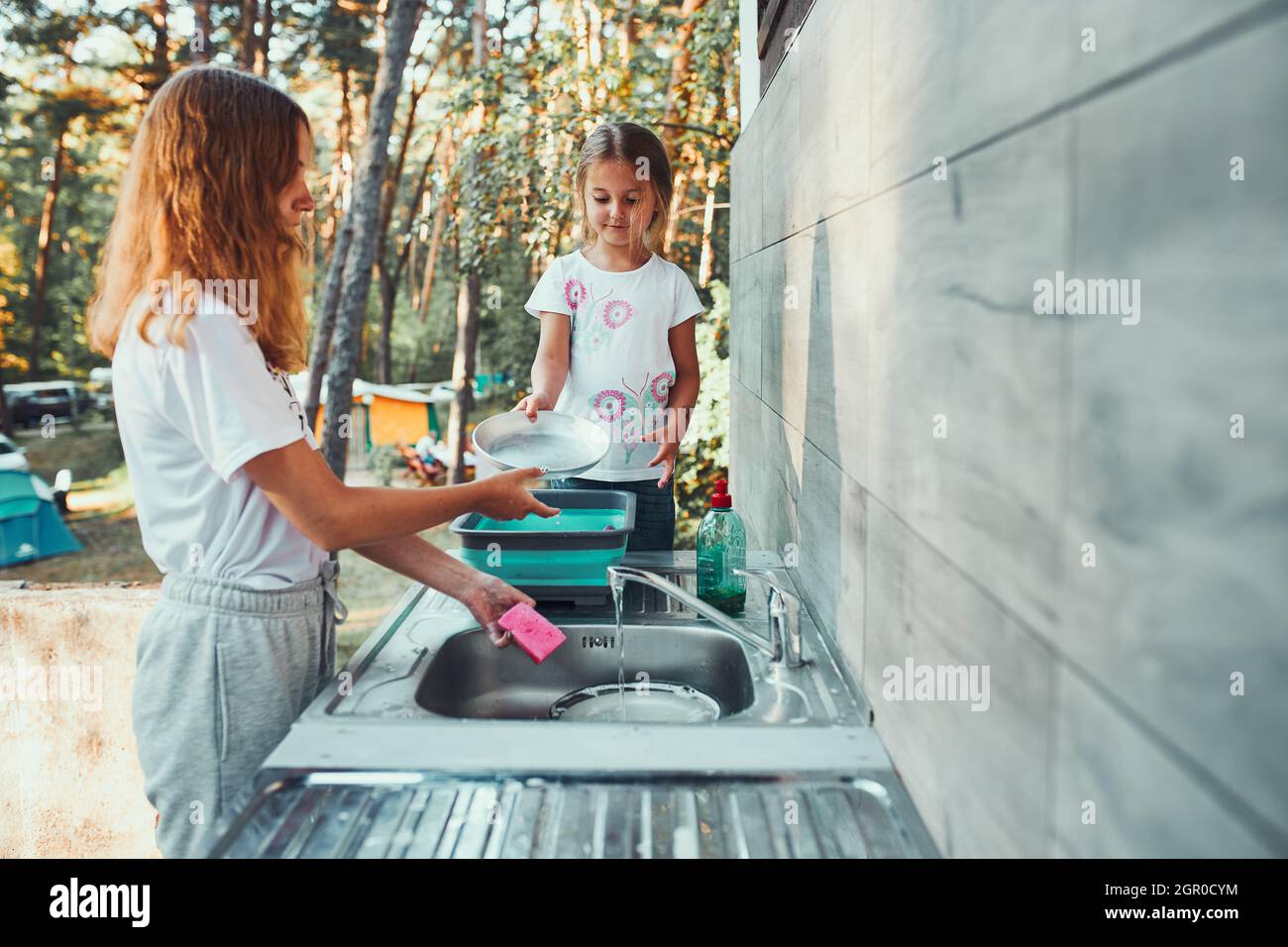 Cleaning plant pots hi-res stock photography and images - Alamy