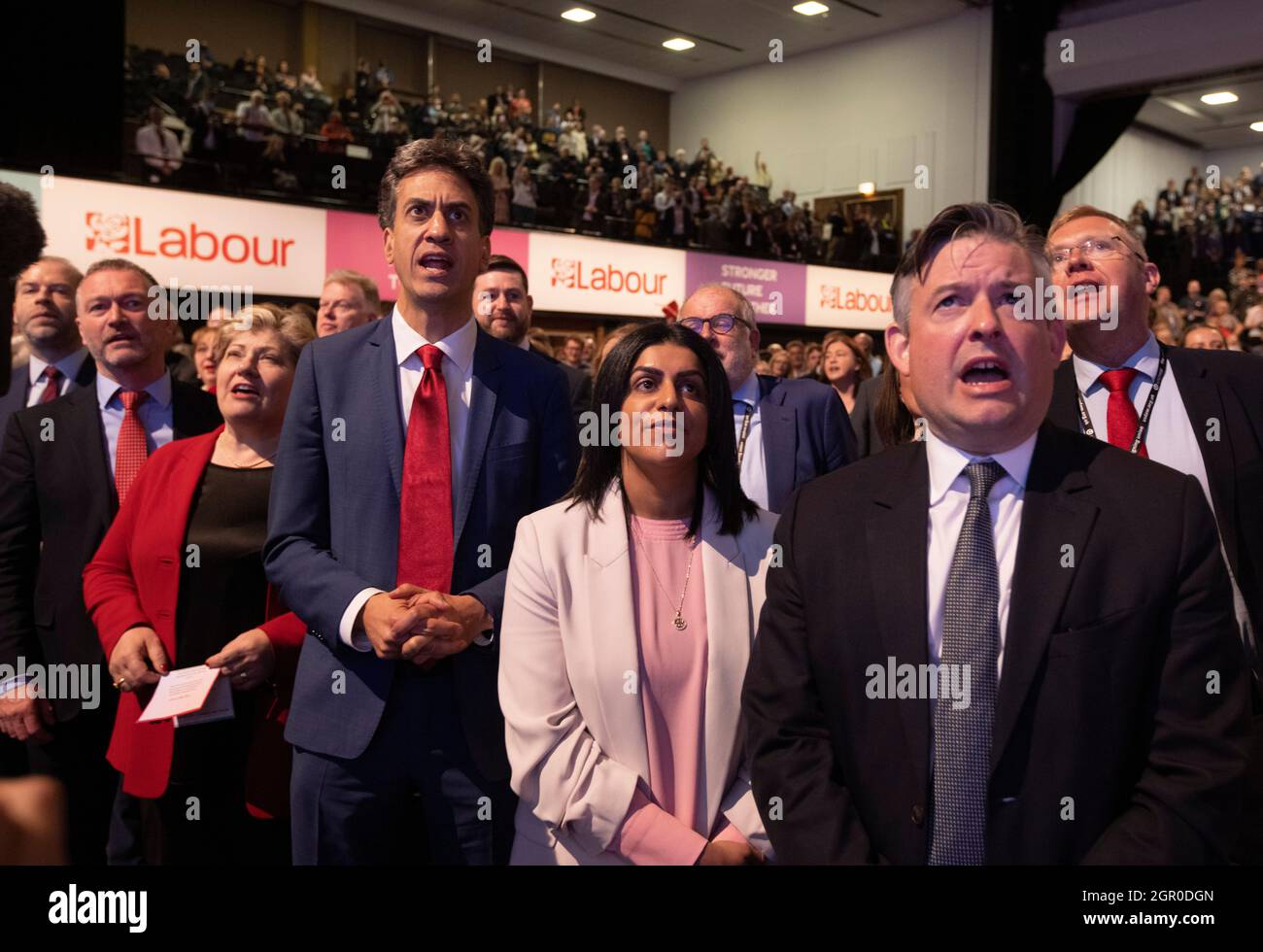 Emily thornberry singing the red flag hi-res stock photography and ...