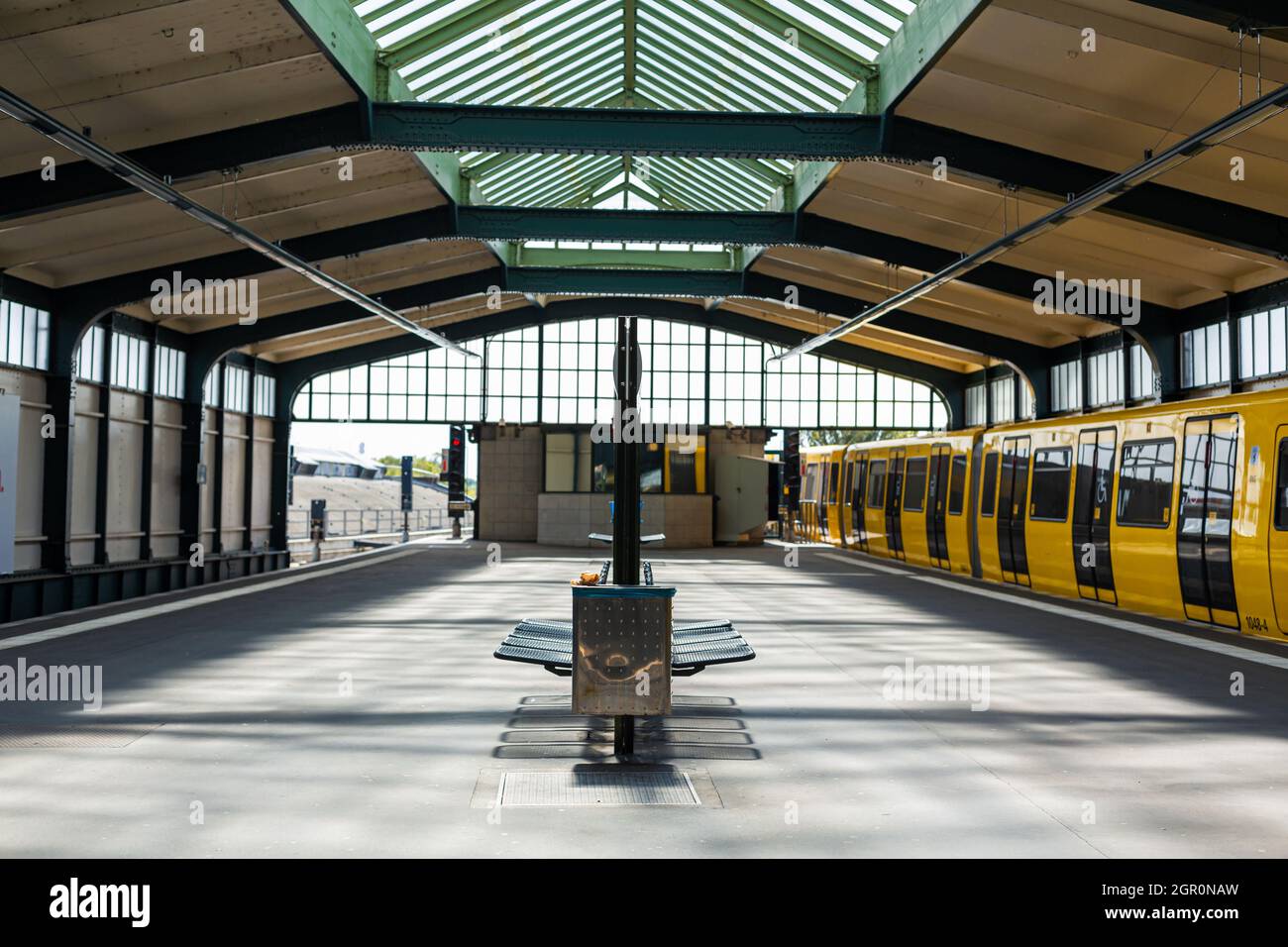 Modern subway. Yellow train at the station Stock Photo - Alamy