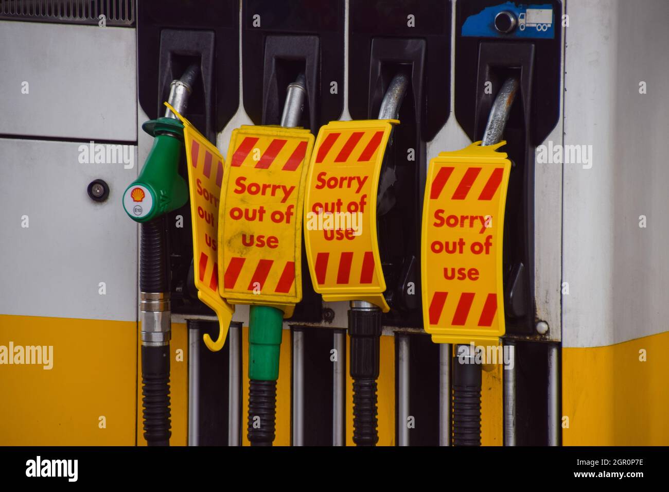 Sorry out of fuel signs hi-res stock photography and images - Alamy
