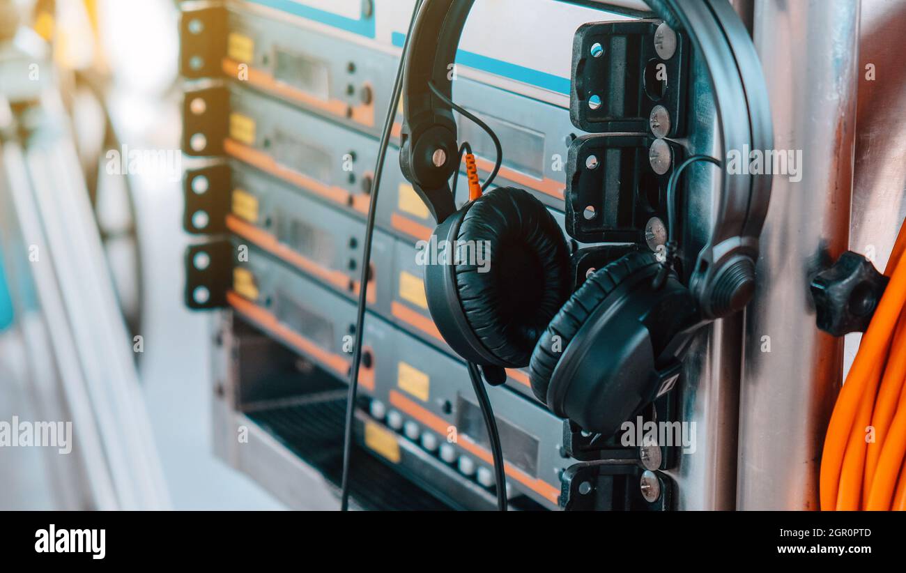 Professional film crew hi-res stock photography and images - Alamy