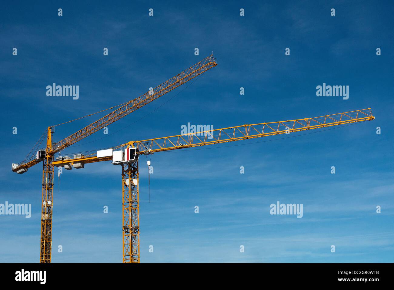 Crane carrying building materials hi-res stock photography and images ...