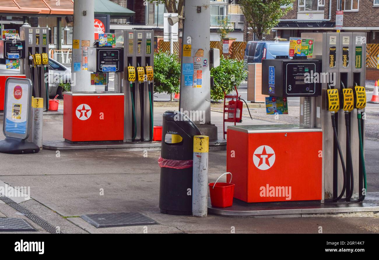 Sorry out of fuel signs hi-res stock photography and images - Alamy